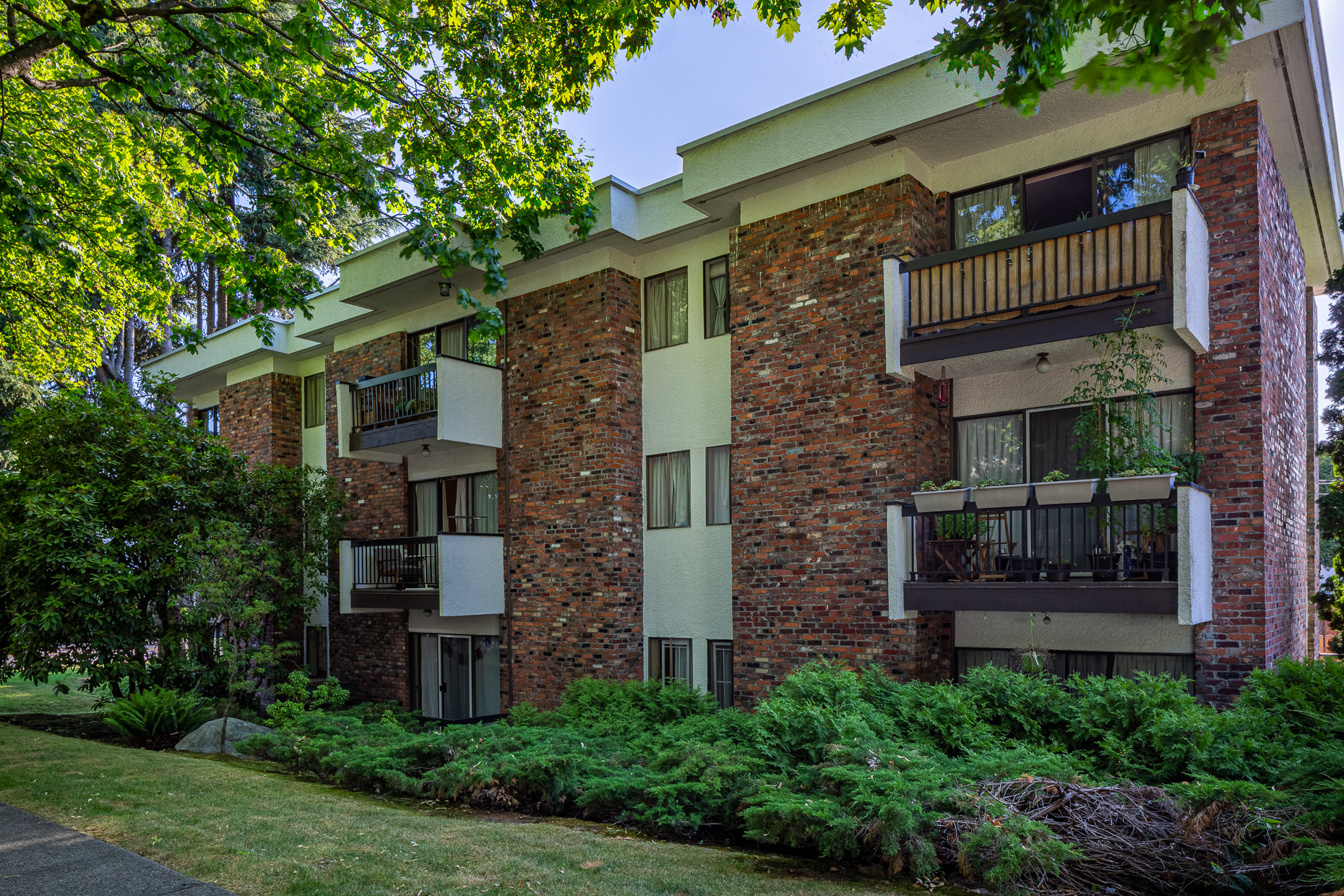 Mistletoe Manor - Prospero International Realty Inc.